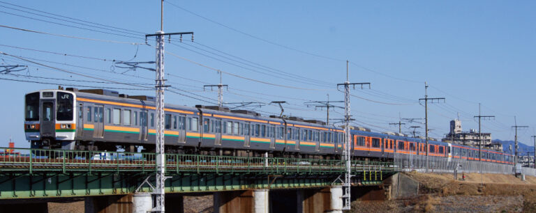 10-1860 *JR Series 211-5000 Chuo Mainline 3 Car EMU - Train Trax